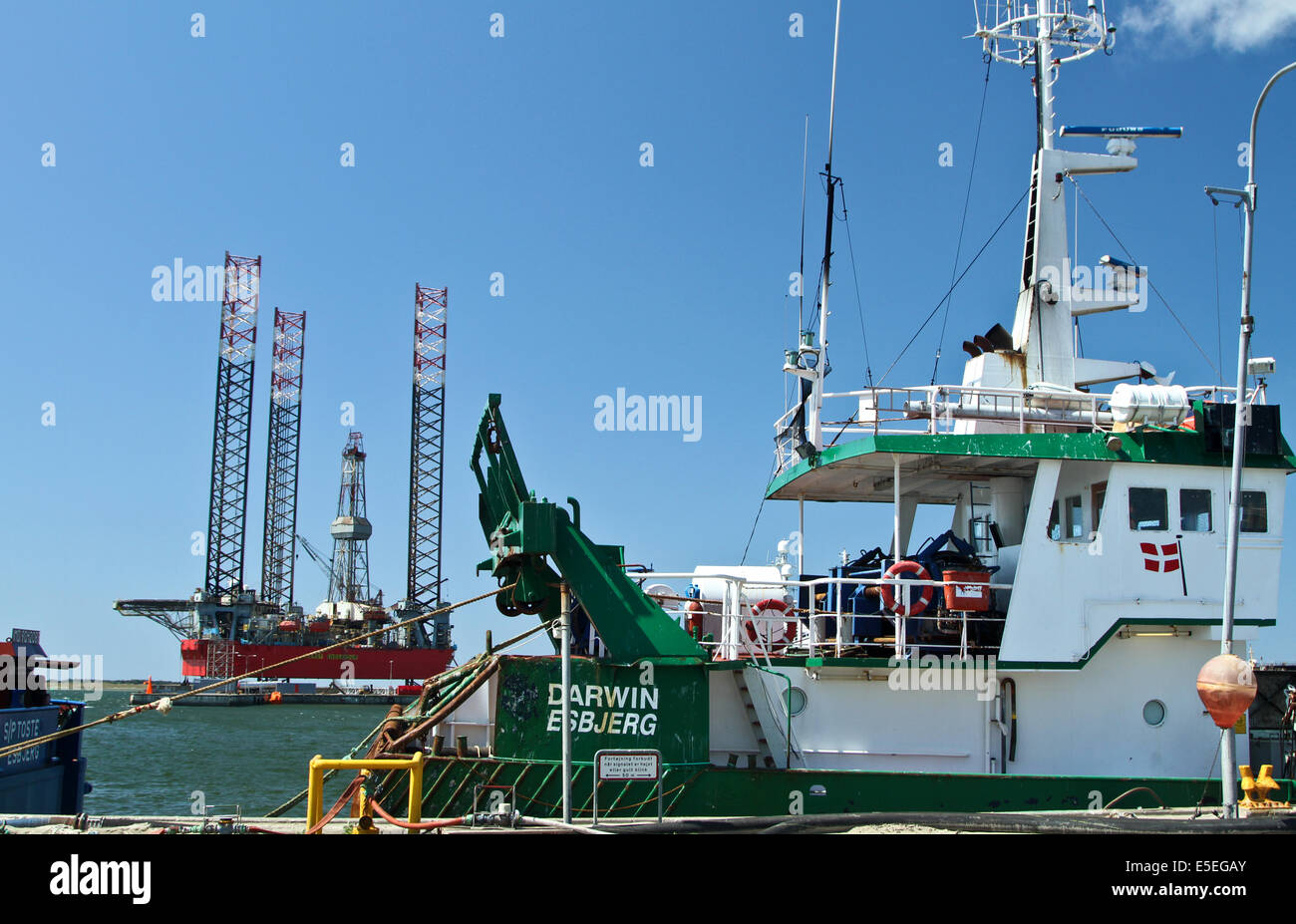 Oil rig off shore hi-res stock photography and images - Alamy