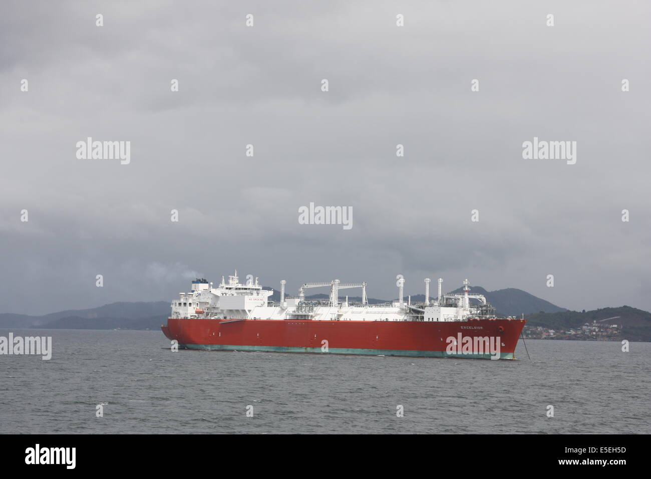 Lng boat hi-res stock photography and images - Alamy