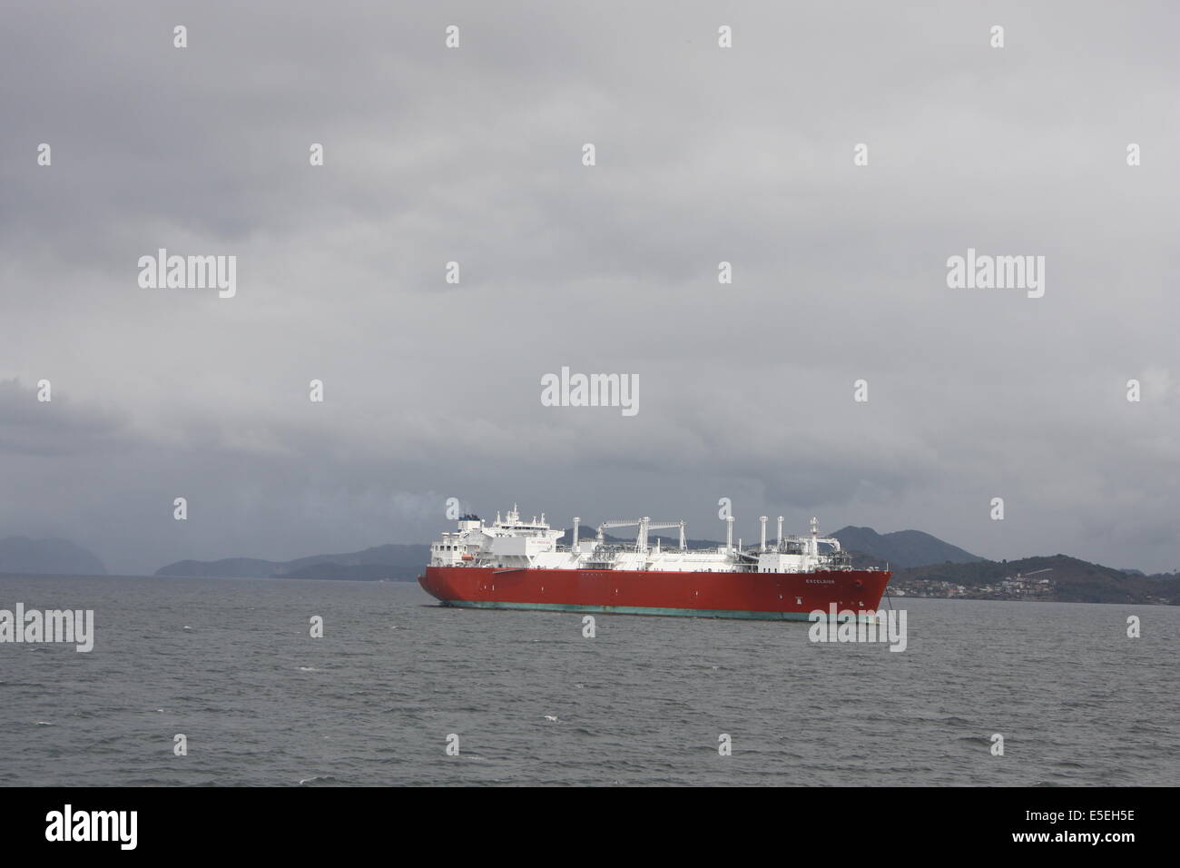 Lng boat hi-res stock photography and images - Alamy