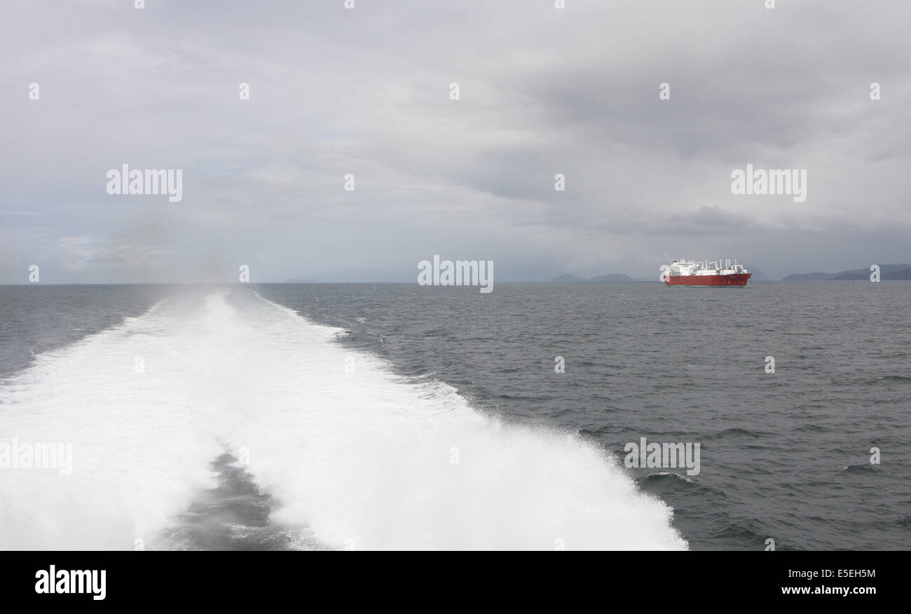 The world s first, LNG reliquefaction ship, Excelsior, sailing nearby ...