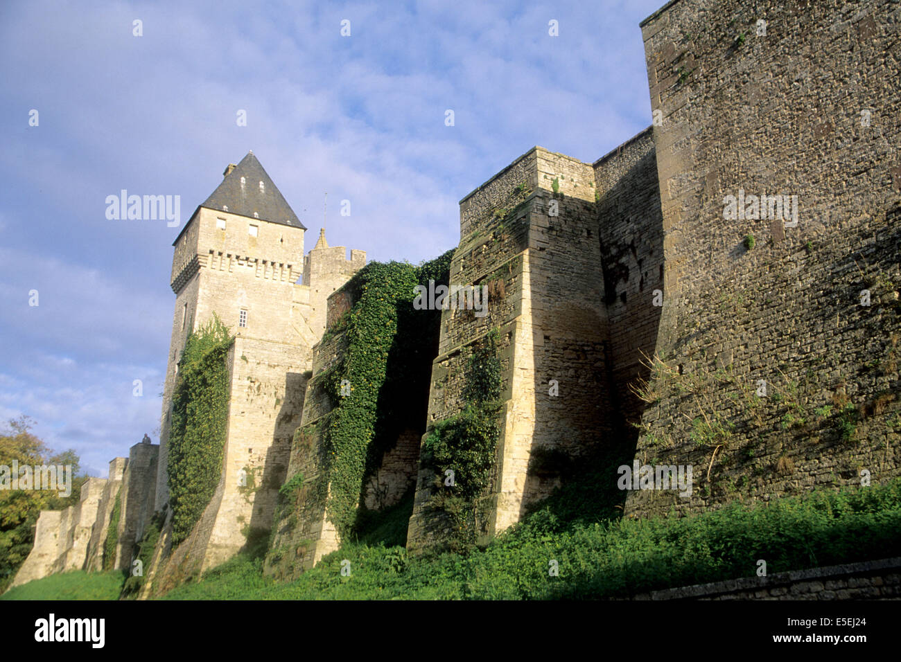 France, Basse Normandie, calvados, bessin, chateau de creully, remparts ...