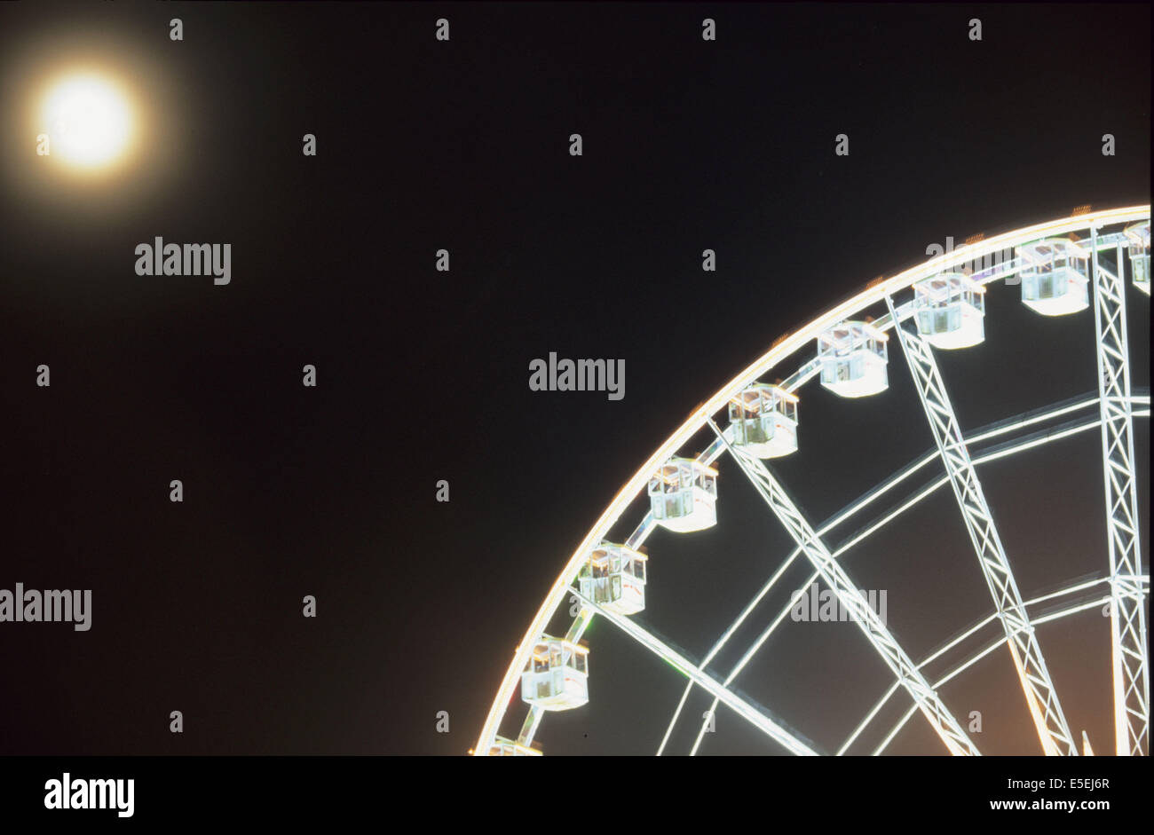 Grande roue de nuit hi-res stock photography and images - Alamy