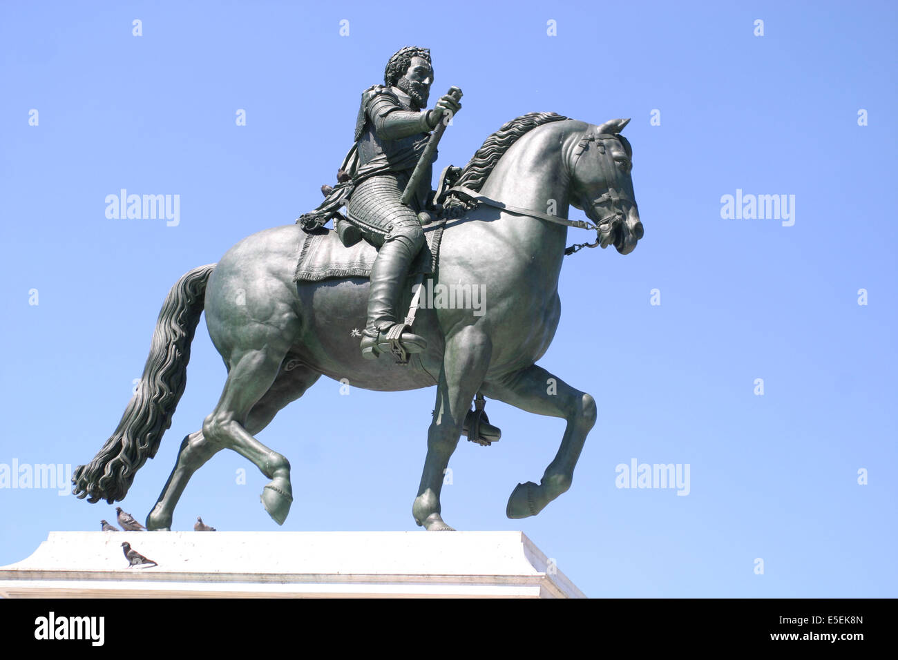 france, paris 1er - Pont Neuf - statue d'henri IV Stock Photo - Alamy