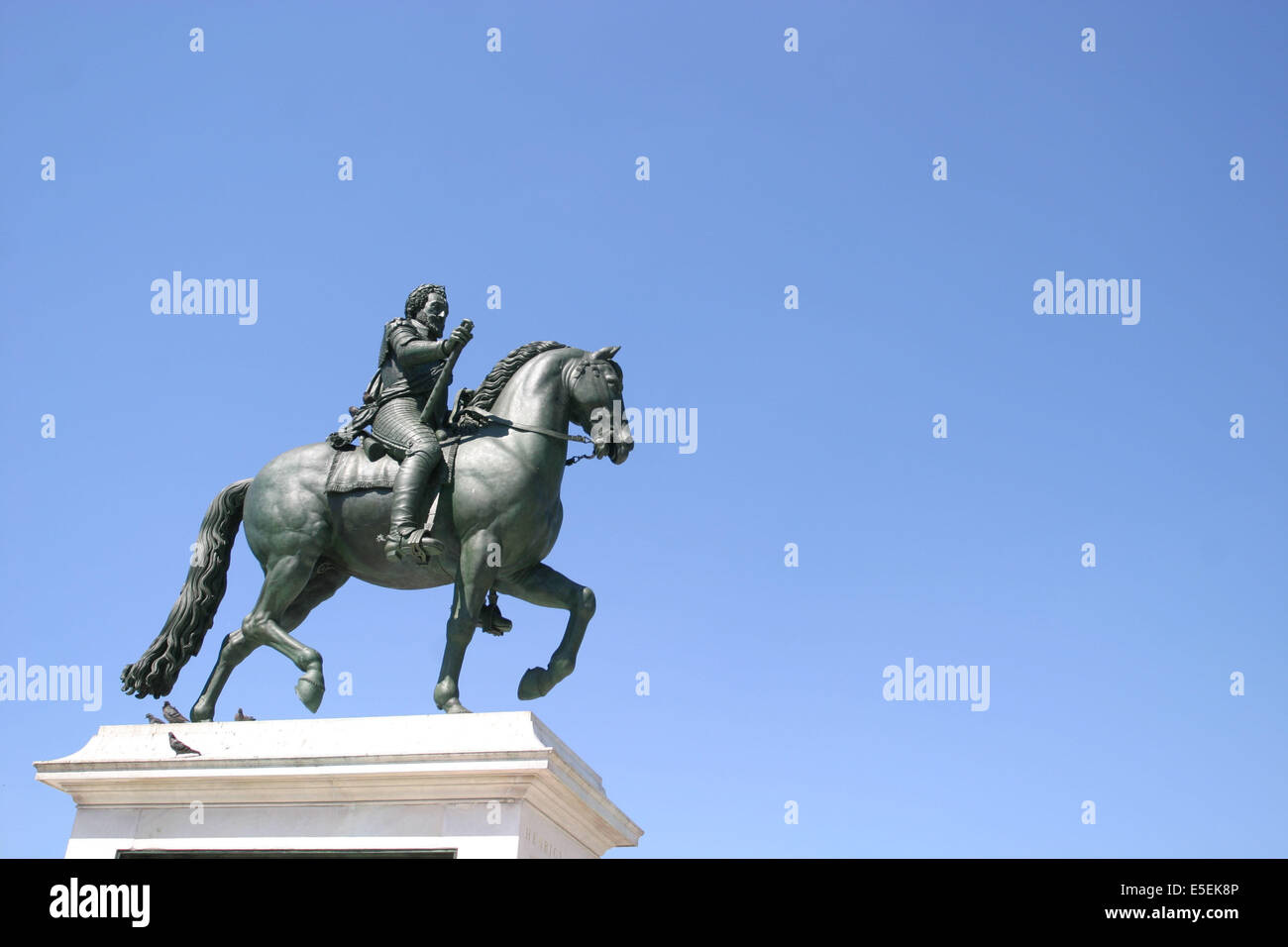france, paris 1er - Pont Neuf - statue d'henri IV Stock Photo - Alamy