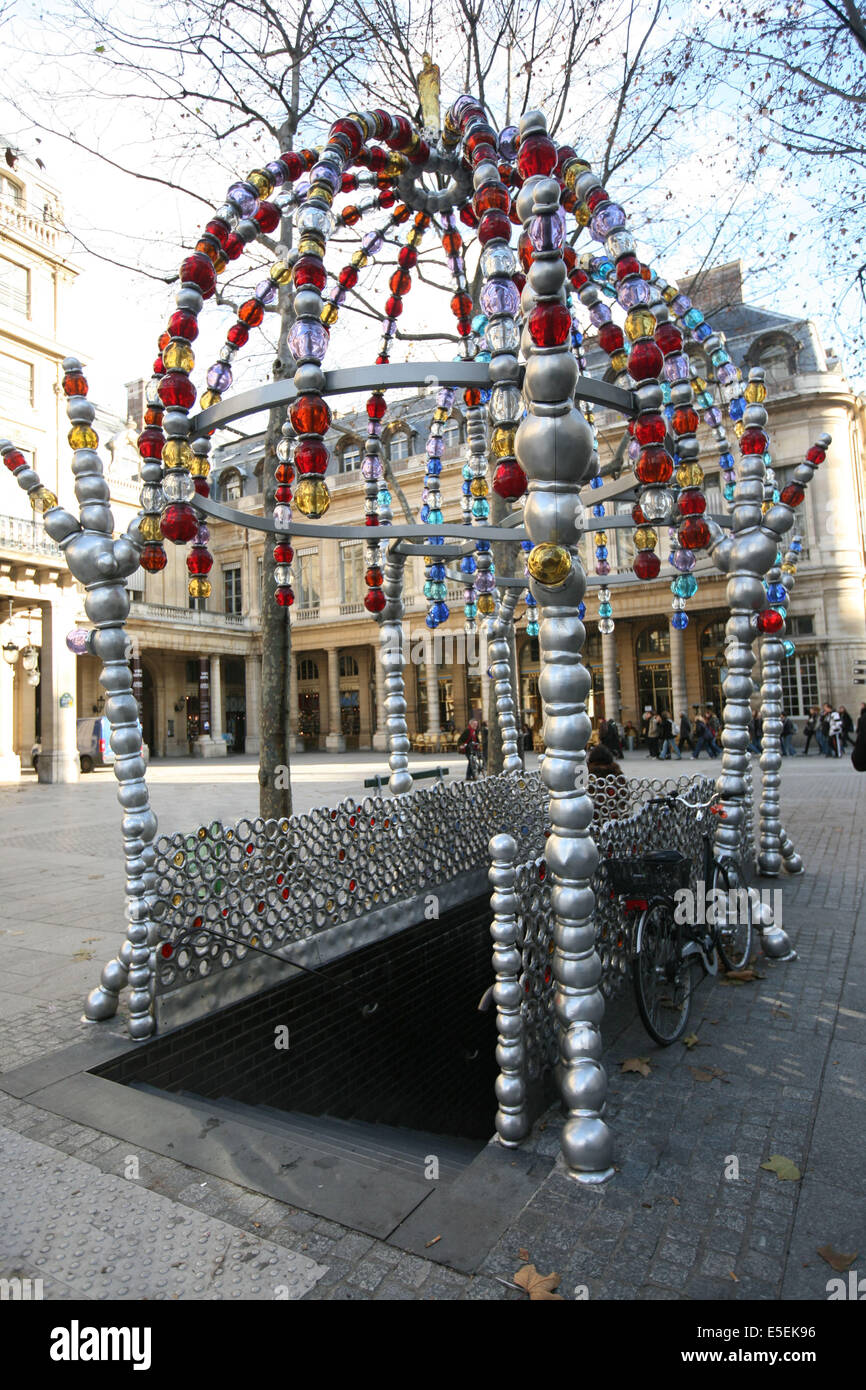 Kiosque des noctambules hi-res stock photography and images - Alamy