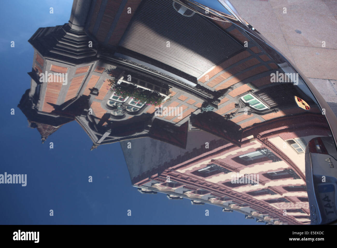 Capot de voiture hi-res stock photography and images - Alamy