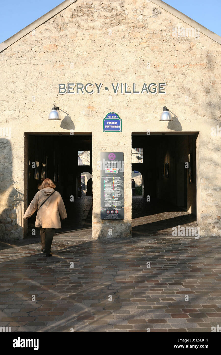 France, paris 12e, Bercy Village, cour saint emilion, anciens entrepots ...