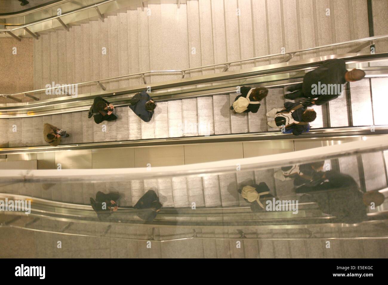 France, paris 13e - station de metro - olympiades - ligne 14 ouverte en ...