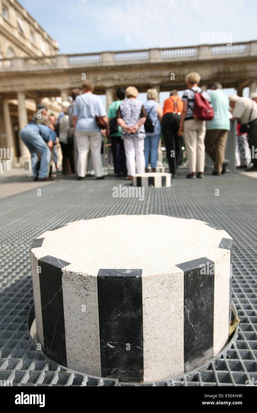 Colonnes de daniel buren hi-res stock photography and images - Alamy