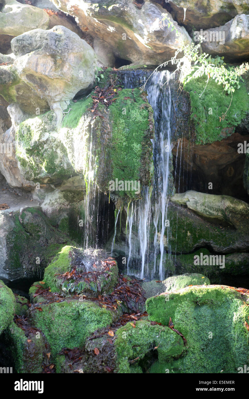 Parc montsouris water hi-res stock photography and images - Alamy