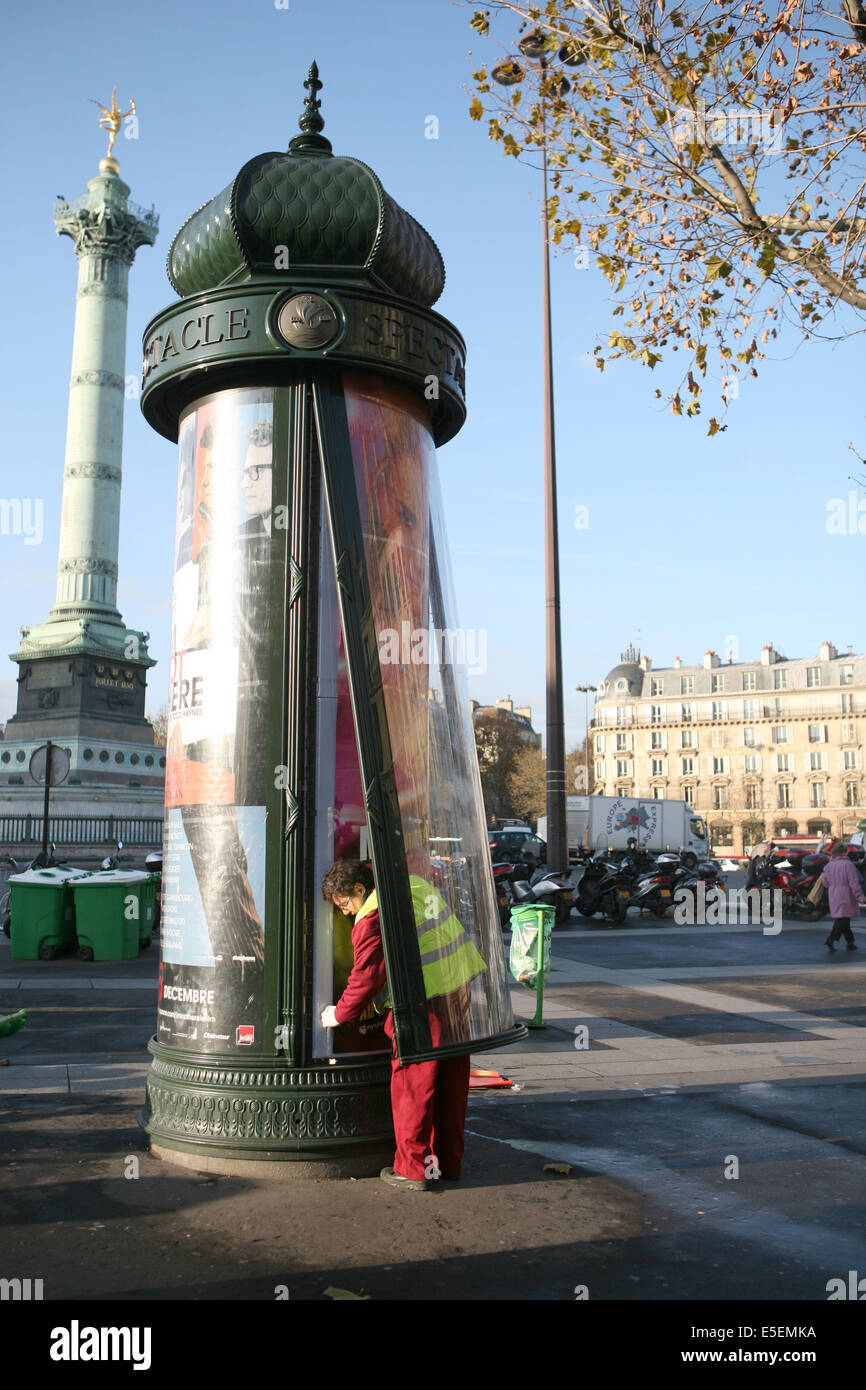 Paris colonne morris hi-res stock photography and images - Alamy