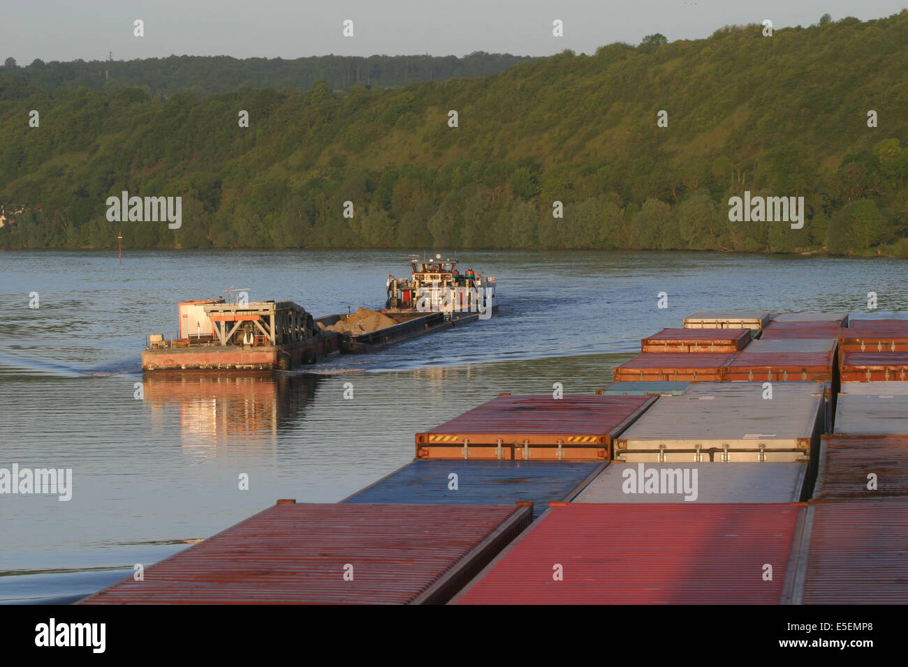 France, Normandie, seine maritime, vallee de la seine, containers ...