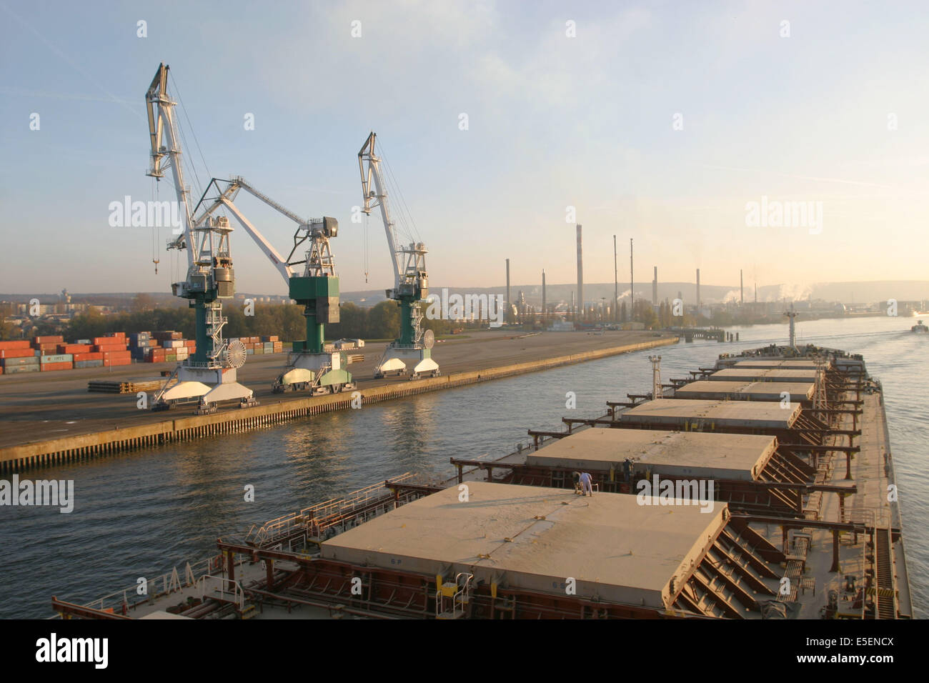 Terminals sacs hi-res stock photography and images - Alamy