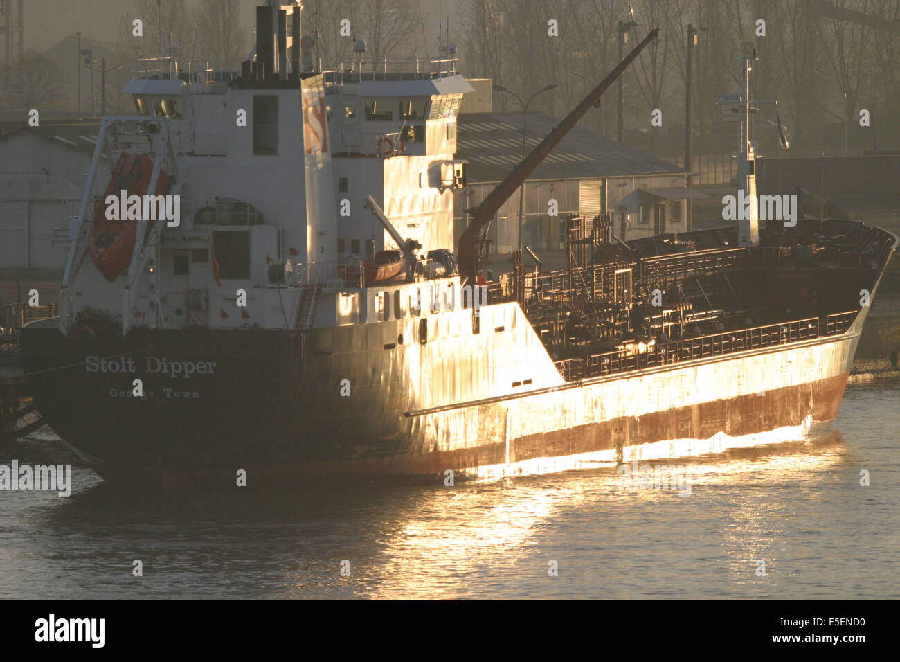 Navire au terminal petrolier hi-res stock photography and images - Alamy