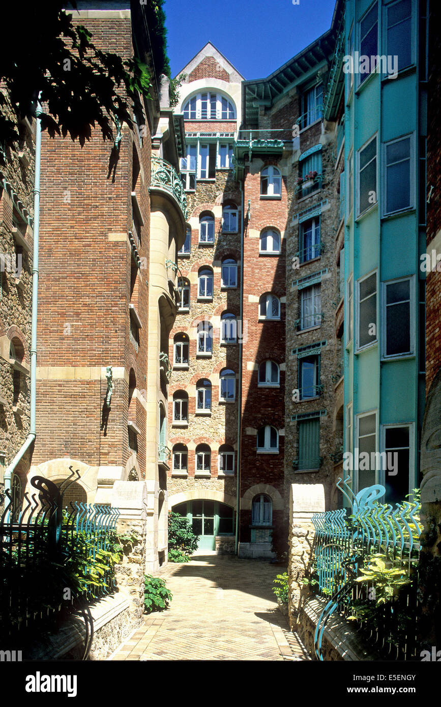 Castel beranger paris hi-res stock photography and images - Alamy