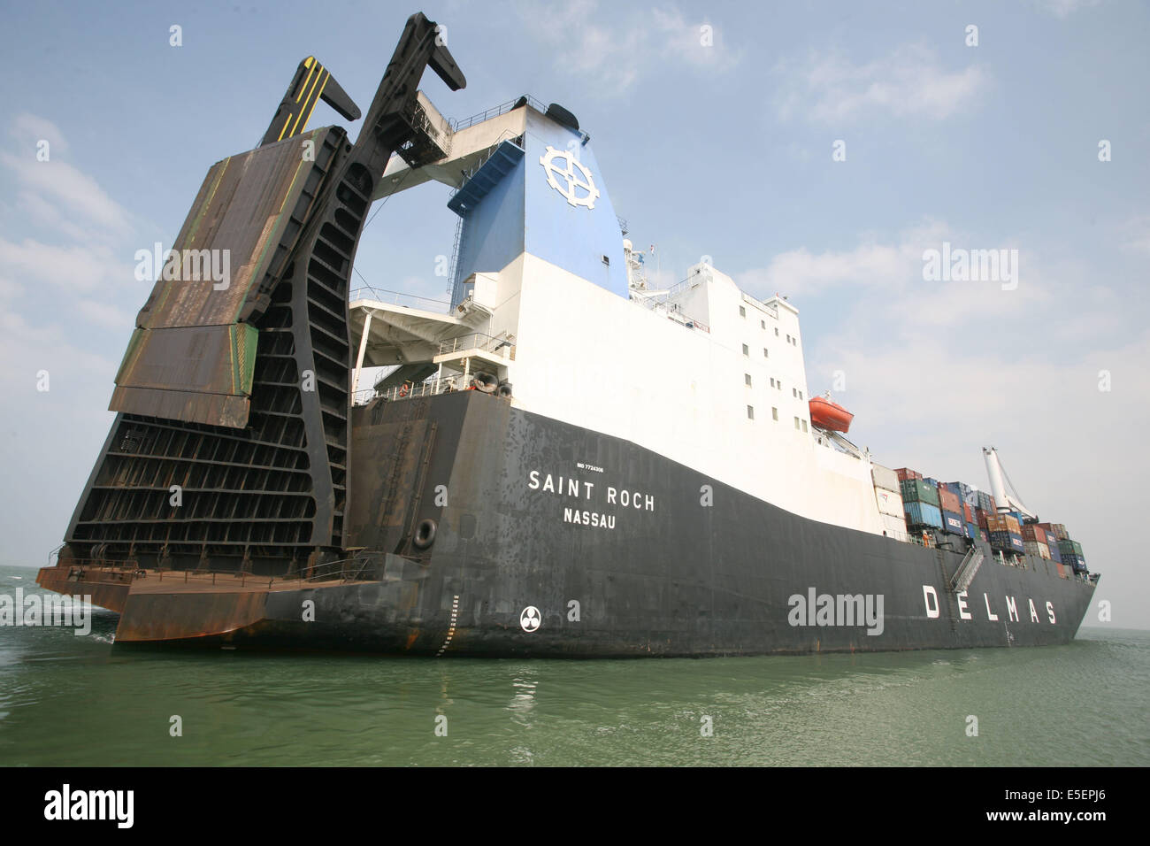Navire navire roro hi-res stock photography and images - Alamy