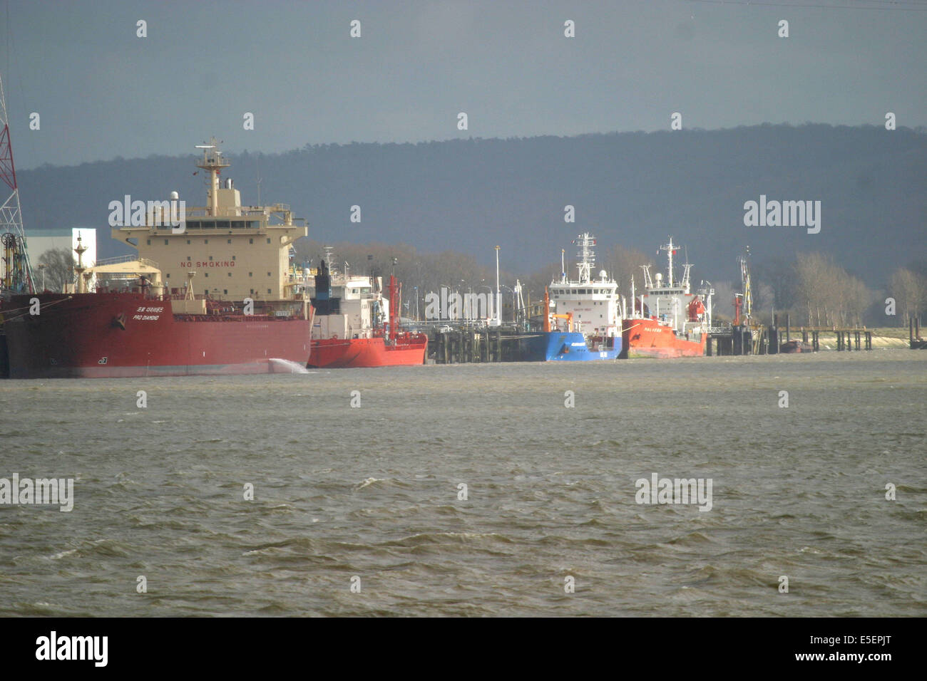 Terminal petrolier de port jerome hi-res stock photography and images ...