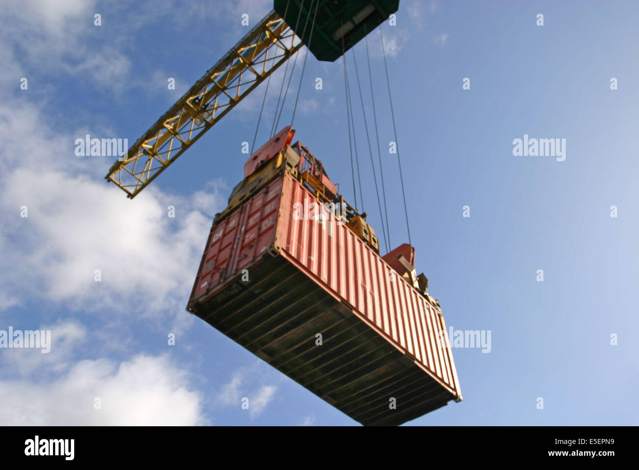 Portique de porte conteneurs hi-res stock photography and images - Alamy