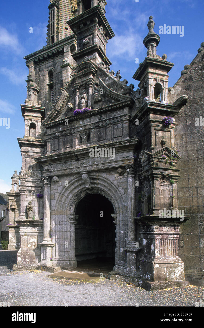 France, Bretagne, finistere nord, circuit des enclos paroissiaux ...