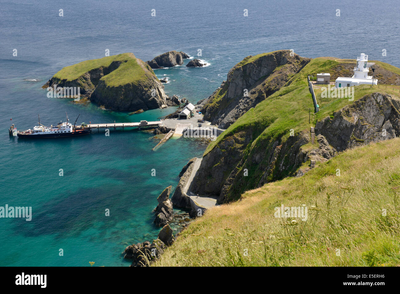 England lundy island boat landing hi-res stock photography and images ...