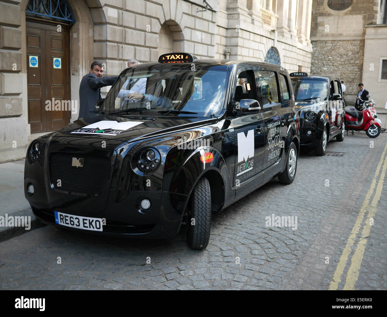London electric black cab hi-res stock photography and images - Alamy