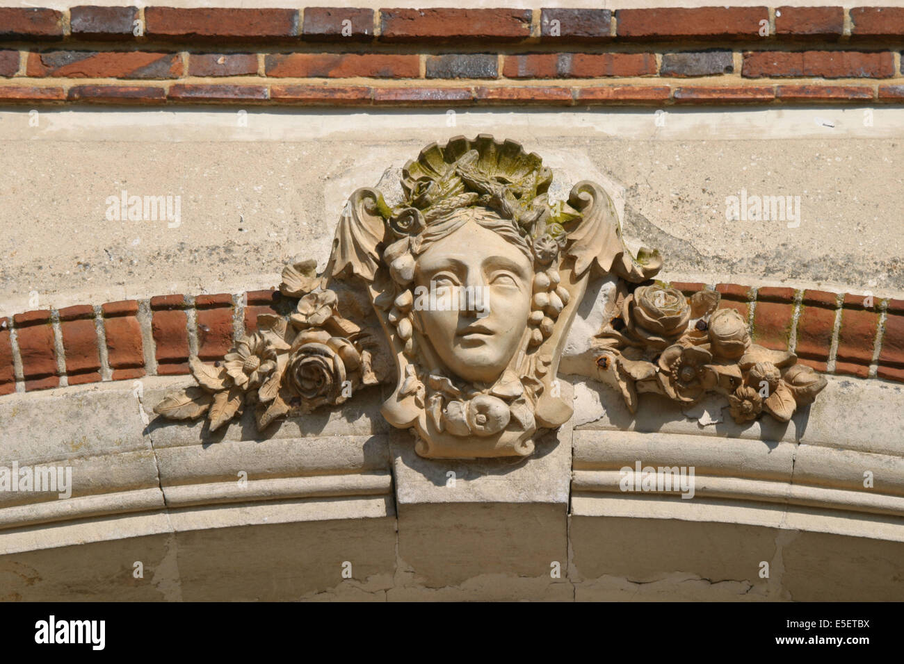 Detail mascaron en facade hi-res stock photography and images - Alamy