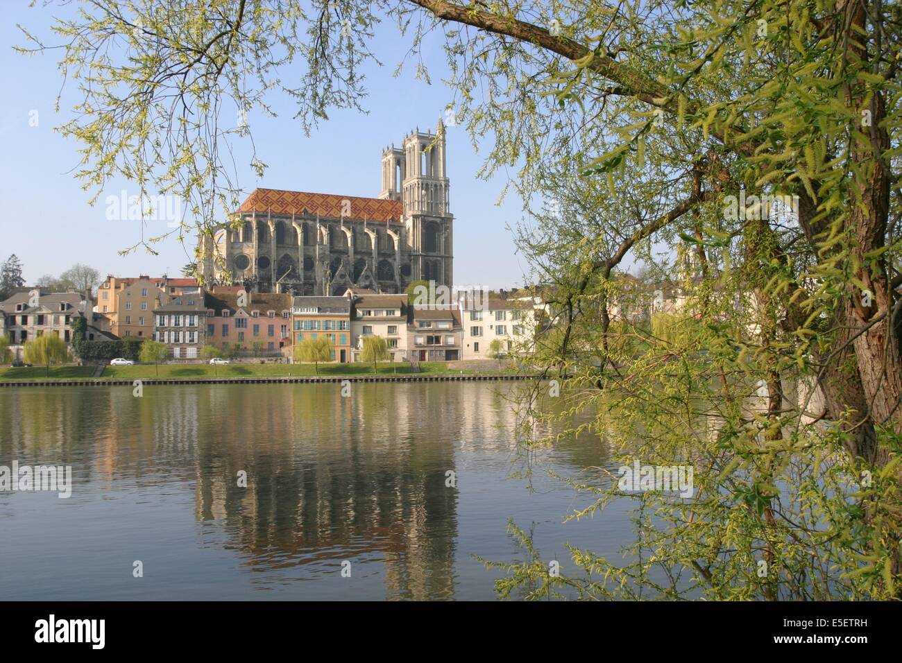 The river seine at mantes hi-res stock photography and images - Alamy