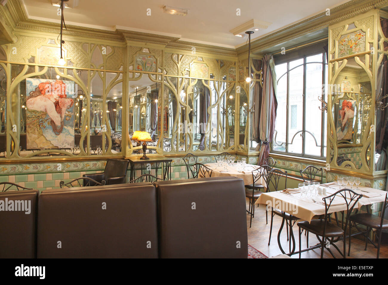 Bouillon Racine à Paris Stock Photo - Alamy