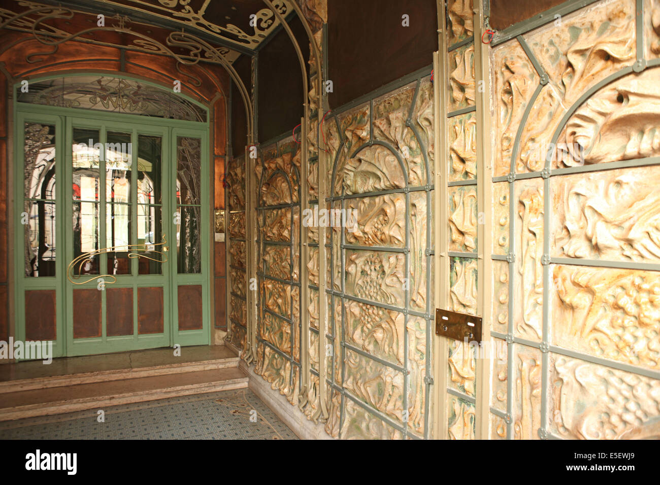 France, paris 16e, 14 rue la fontaine, castel beranger, architecte ...