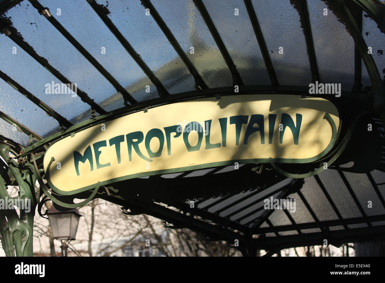Station de metro abesses hi-res stock photography and images - Alamy