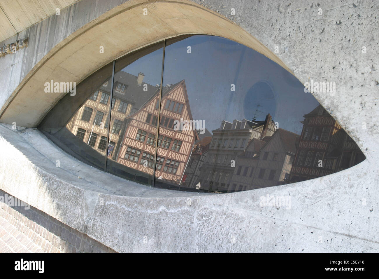 Reflet dans une fenetre hi-res stock photography and images - Alamy