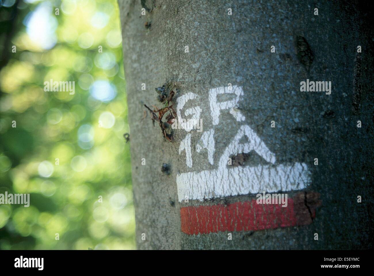 Signalisation du chemin de grande randonnee hi-res stock photography ...