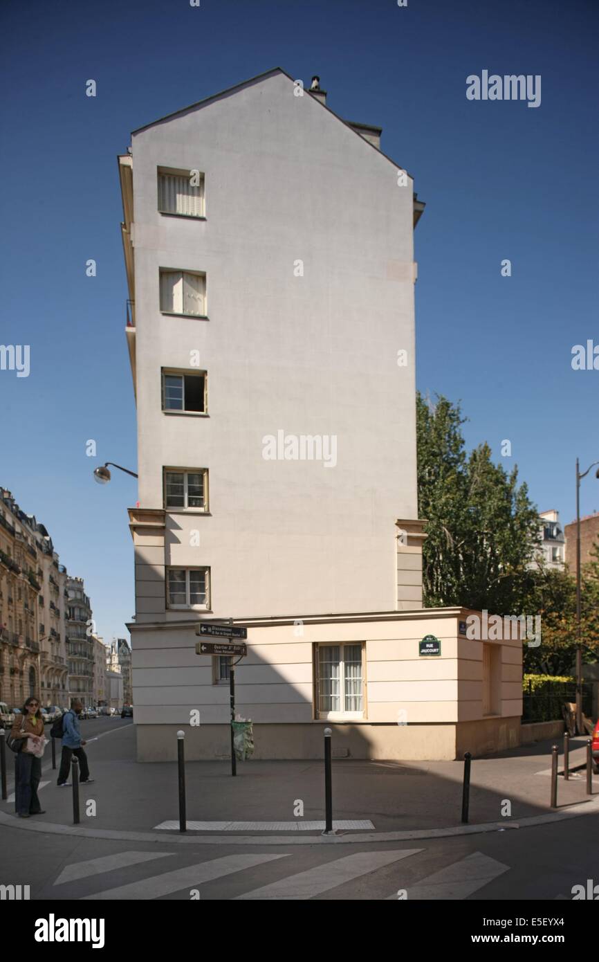 Angle rue de picpus et rue jaucourt hi-res stock photography and images ...