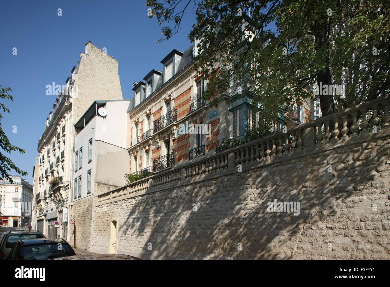 Back Street Paris High Resolution Stock Photography and Images - Alamy