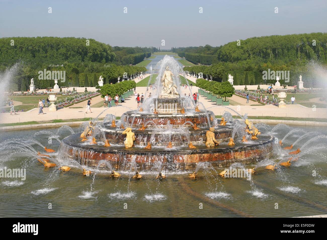 Versailles fountains show hi-res stock photography and images - Alamy