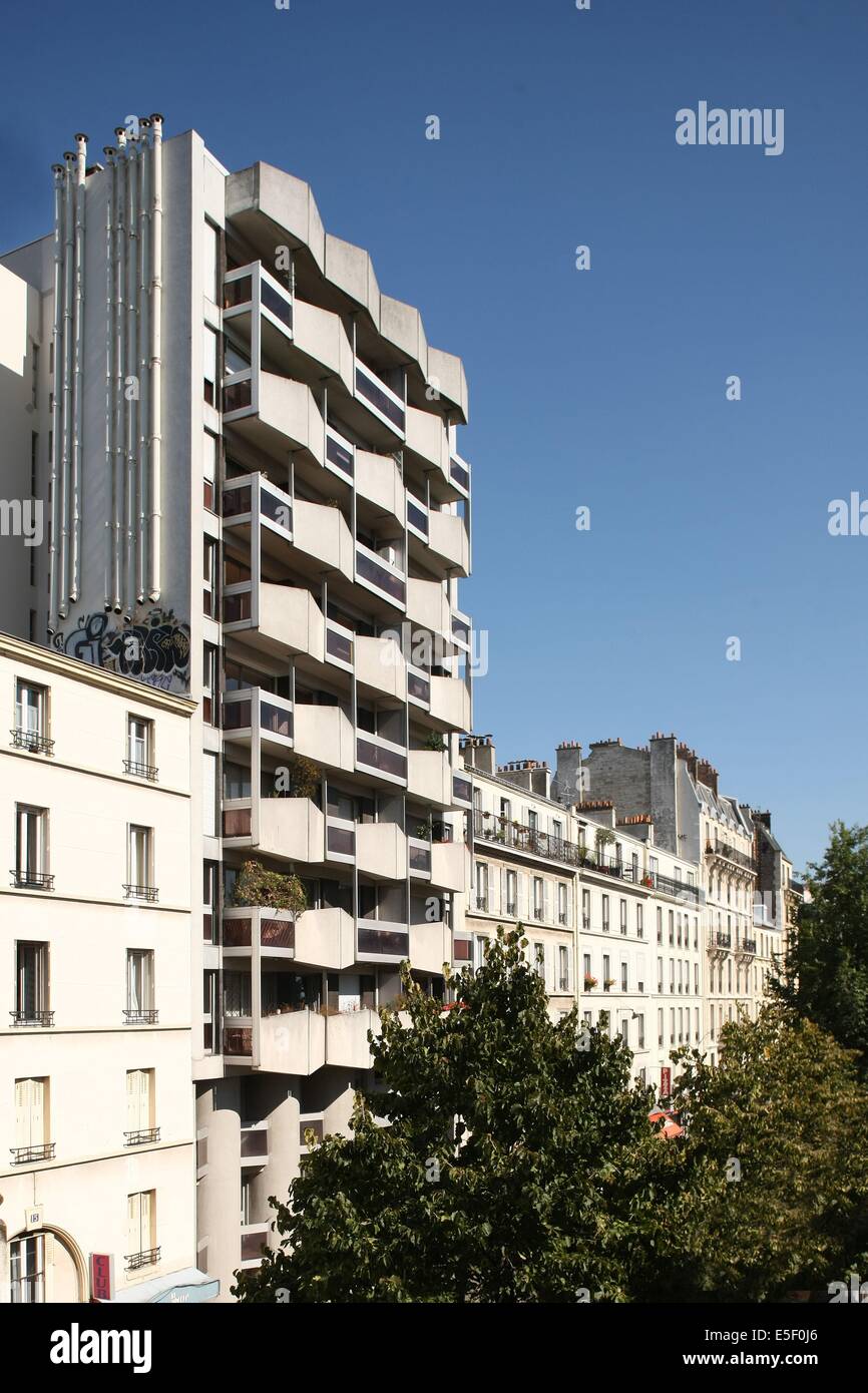 Vue depuis le quai du metro hi-res stock photography and images - Alamy