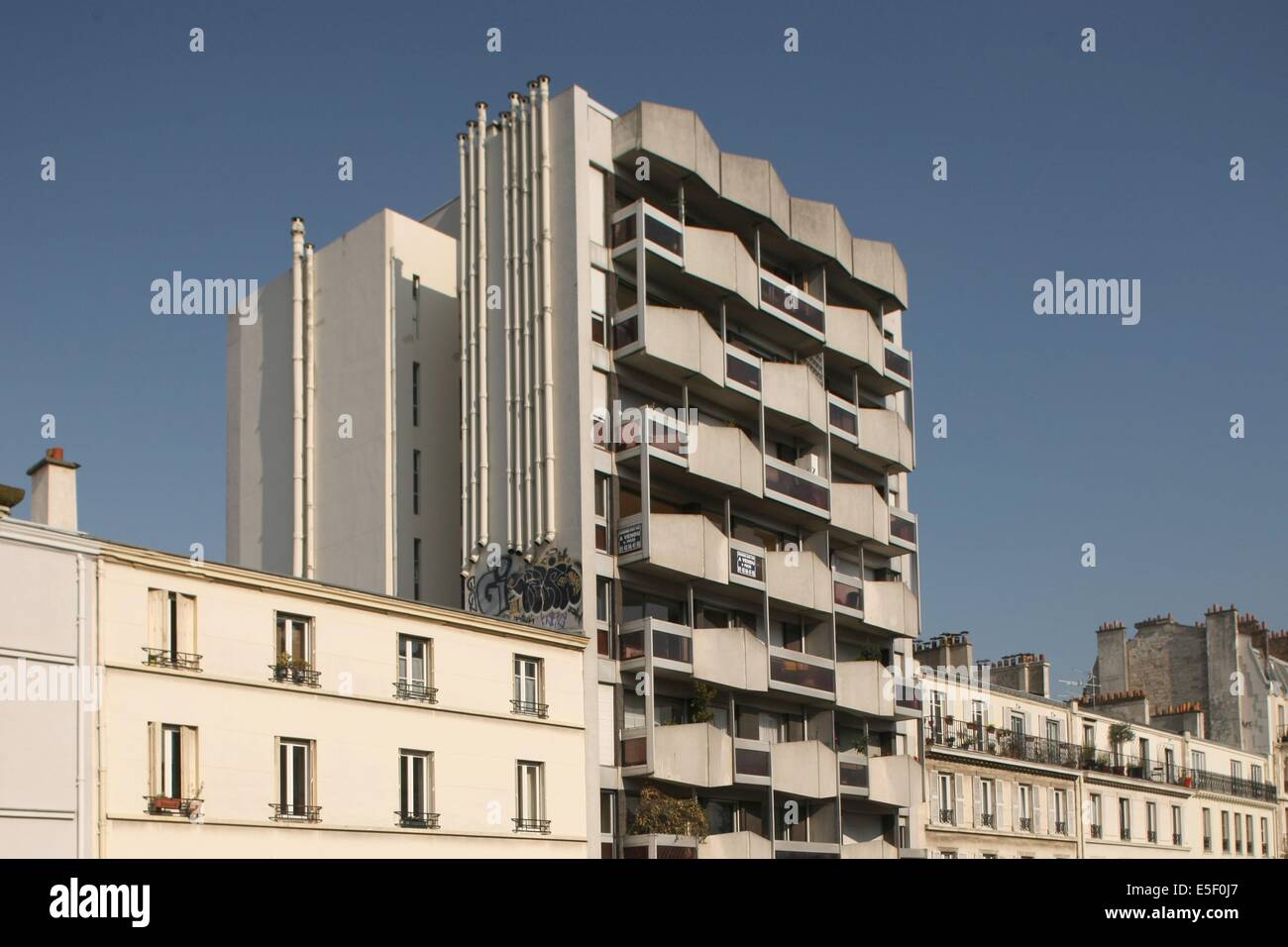 Vue depuis le quai du metro hi-res stock photography and images - Alamy
