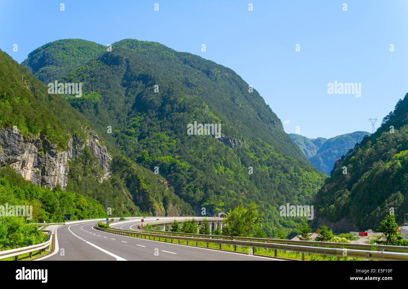 Sections of road hi-res stock photography and images - Alamy