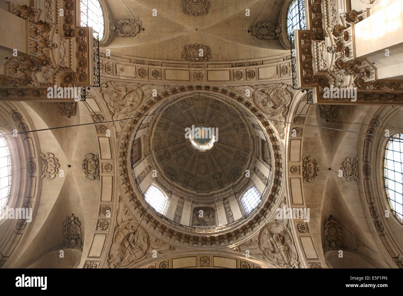 99 rue saint antoine hi-res stock photography and images - Alamy