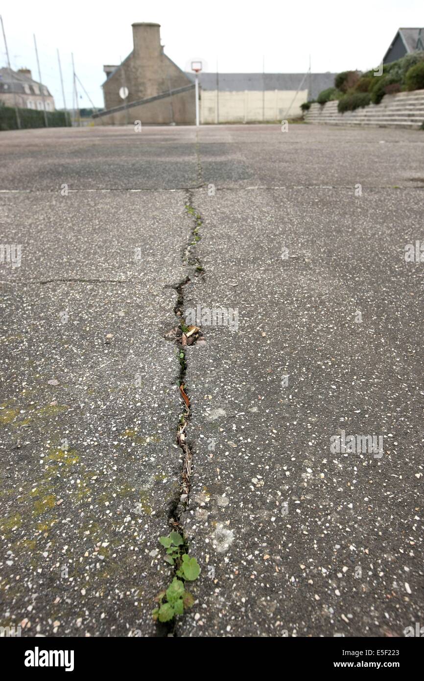 Fissure du sol hi-res stock photography and images - Alamy