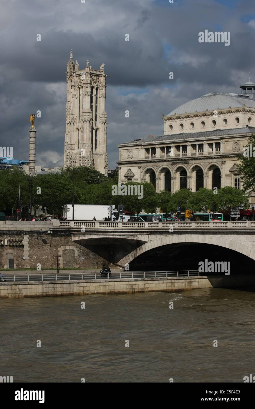 Place du chatelet vue depuis la rive den face hi-res stock photography ...