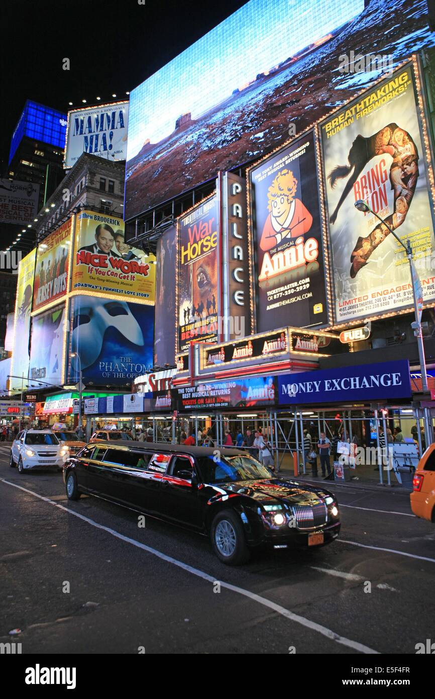 New york times square de nuit hi-res stock photography and images - Alamy