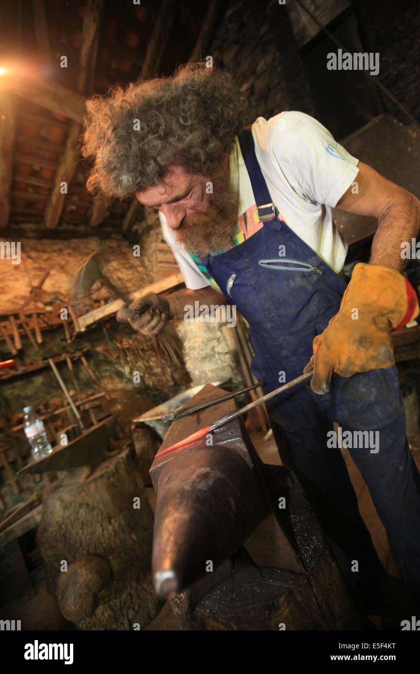 france, region midi pyrenees, tarn et garonne, 82, gorges de l'aveyron ...