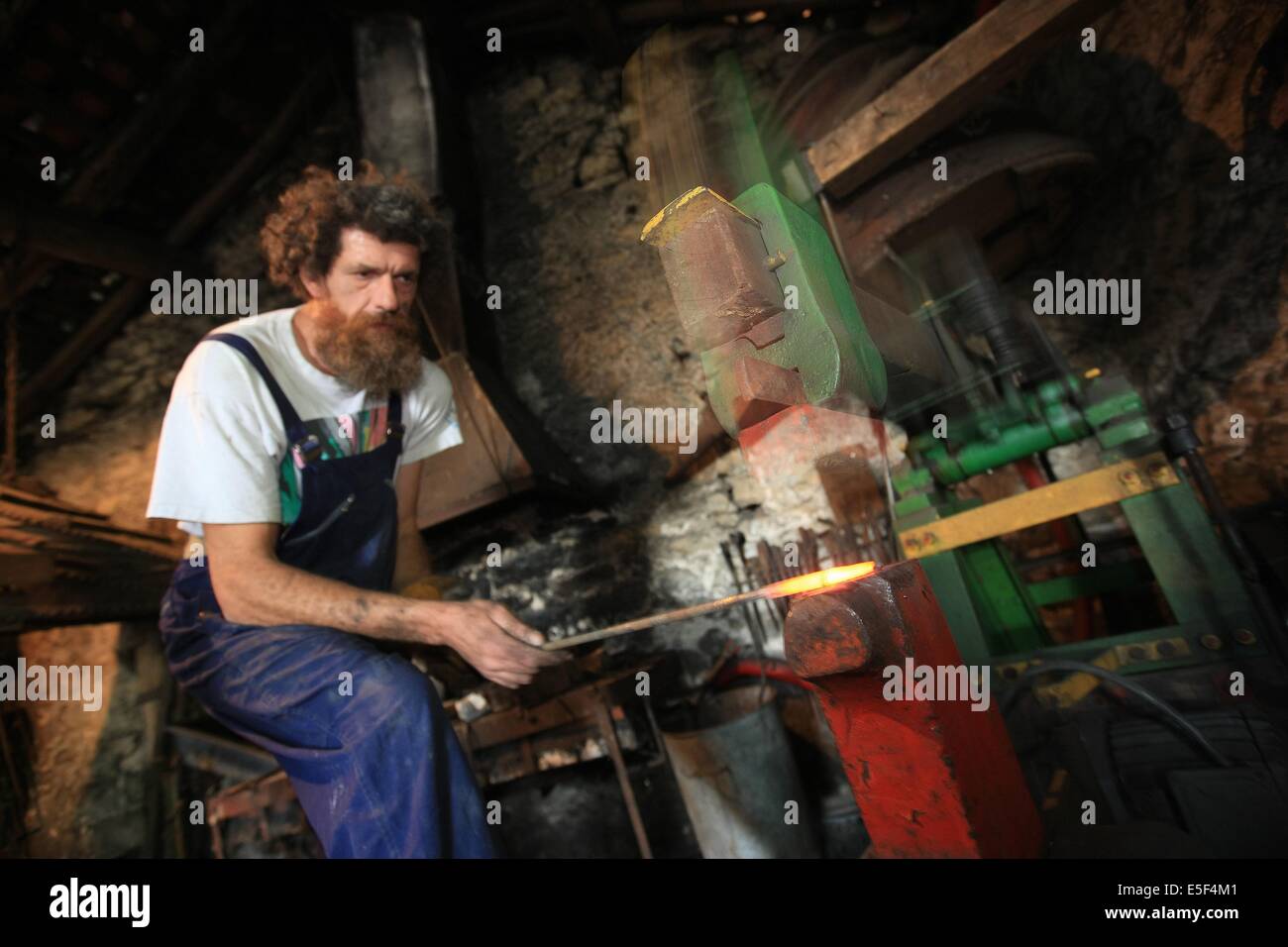 Drop hammer hi-res stock photography and images - Alamy