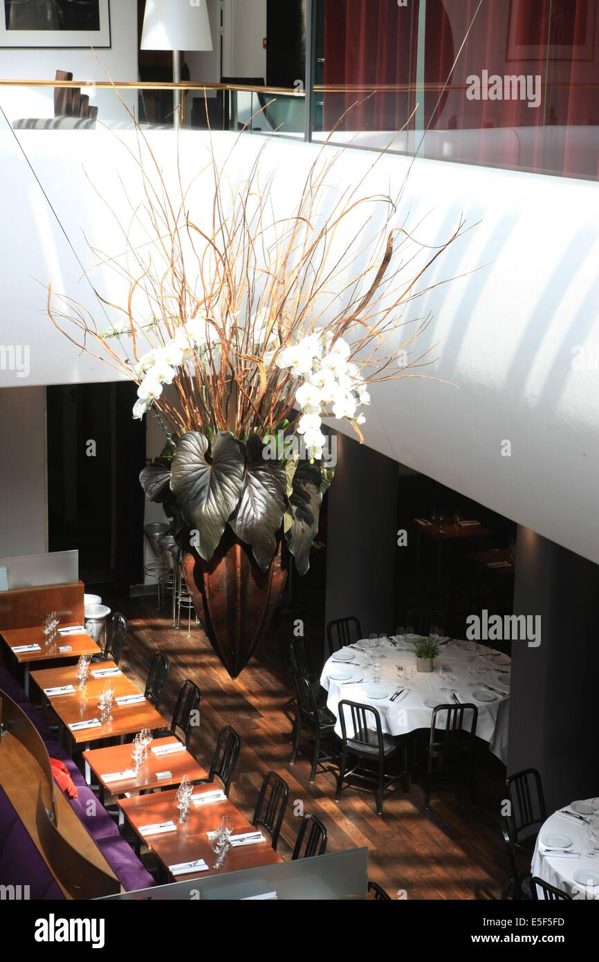 L'alcazar paris hi-res stock photography and images - Alamy