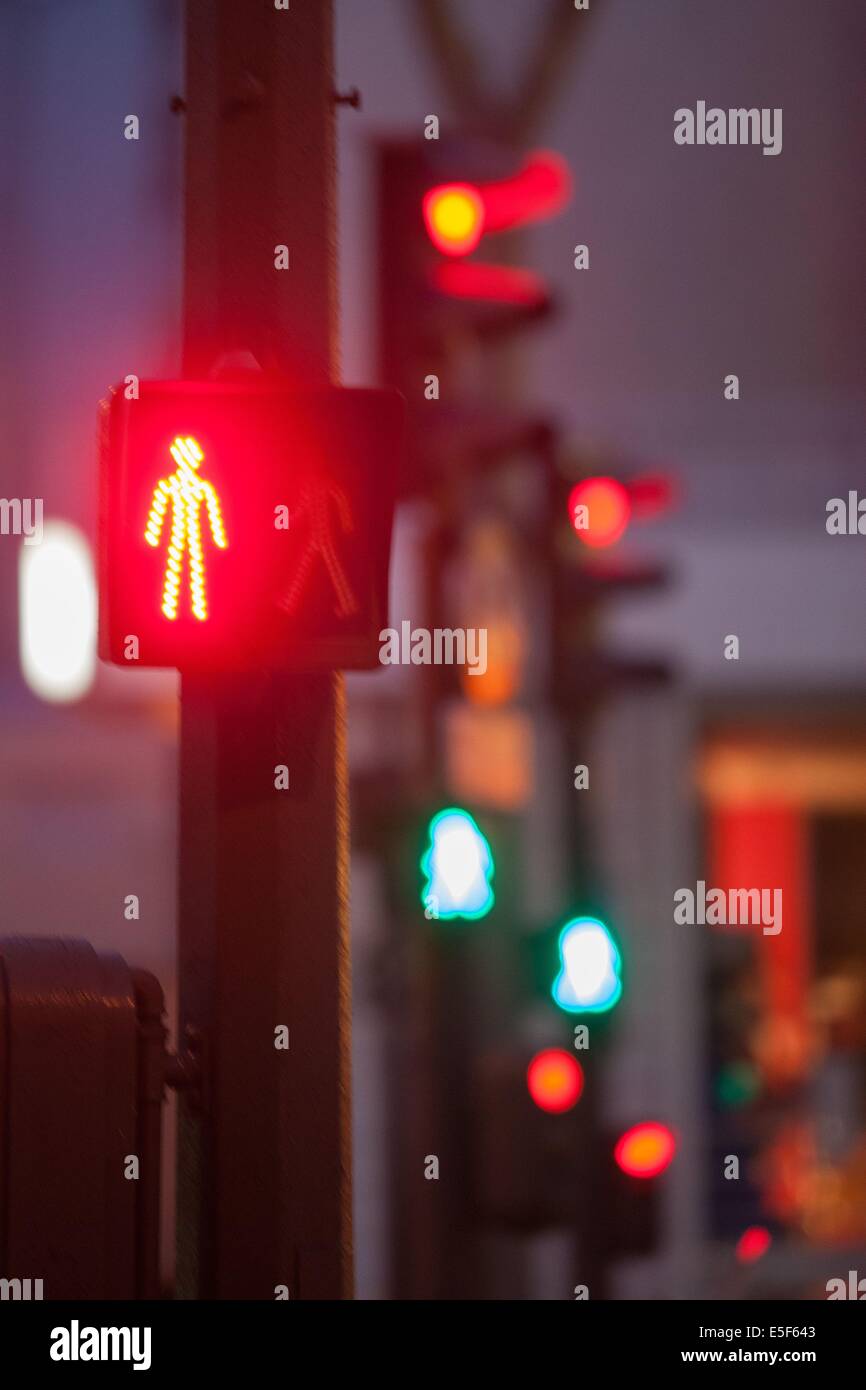 Feux tricolores hi-res stock photography and images - Alamy