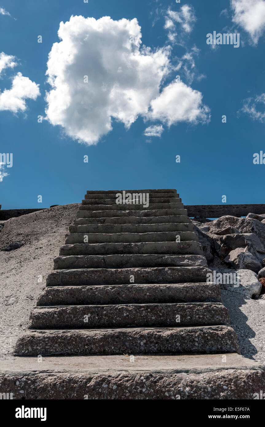 Llanddulas North Wales access steps to the beach Stock Photo - Alamy