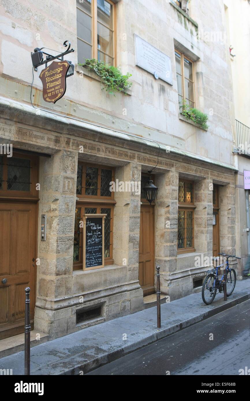 51 rue montmorency hi-res stock photography and images - Alamy