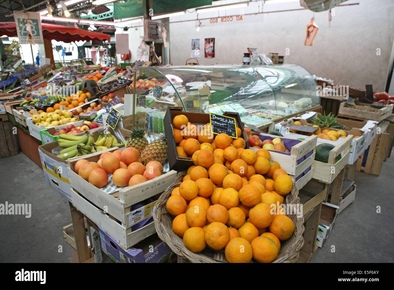 Marche des enfants rouges hi-res stock photography and images - Alamy