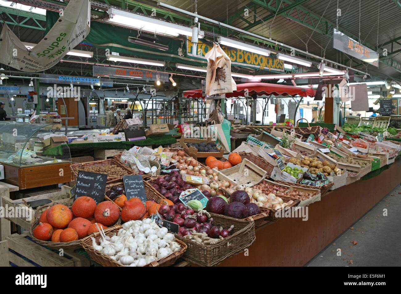 Marche des enfants rouges hi-res stock photography and images - Alamy